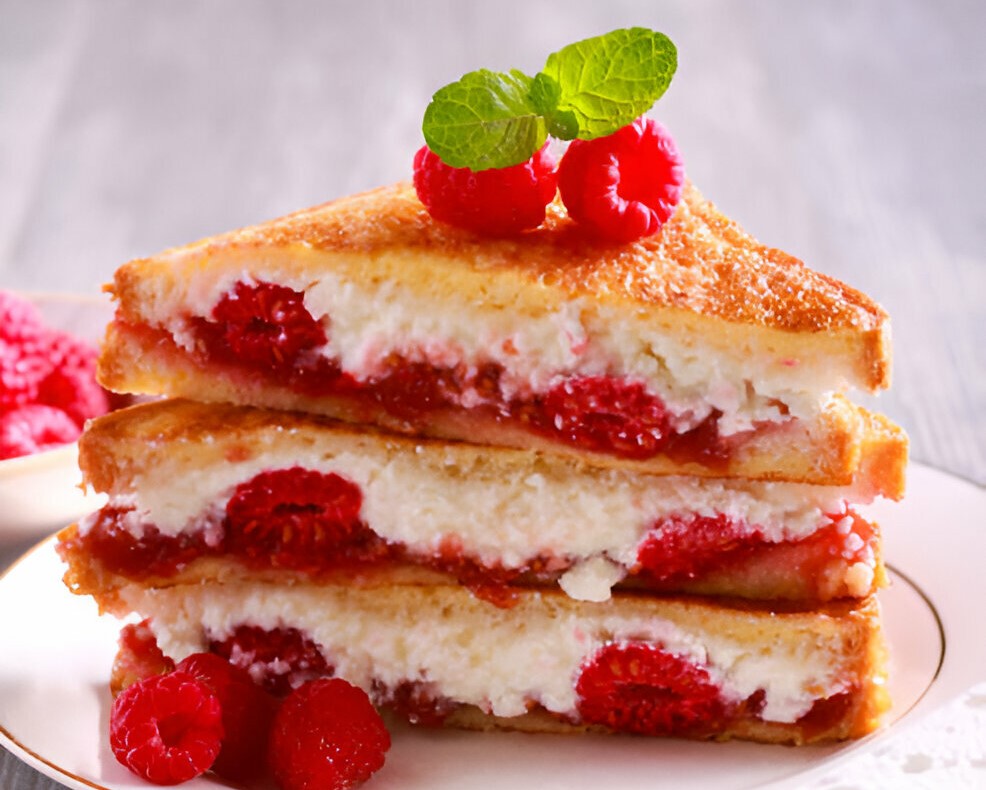 Fried Strawberry Cheesecake Sandwiches: A Sweet Indulgence